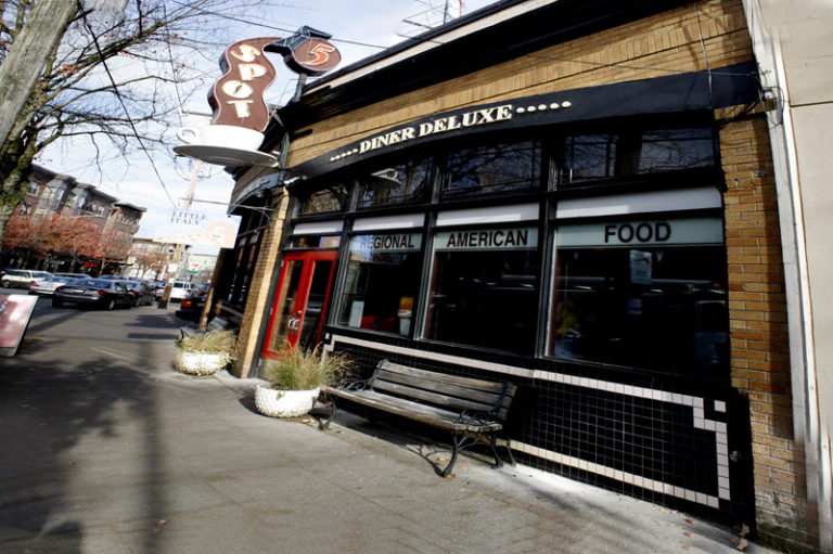 5 Ways to Explore Seattle Like a Local - Suzy Goodrick Photography